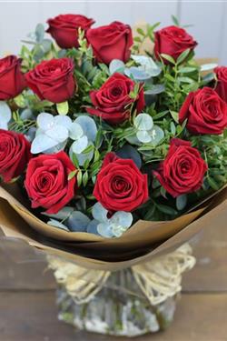 The Flower House - Florist Bolton 01204 668000